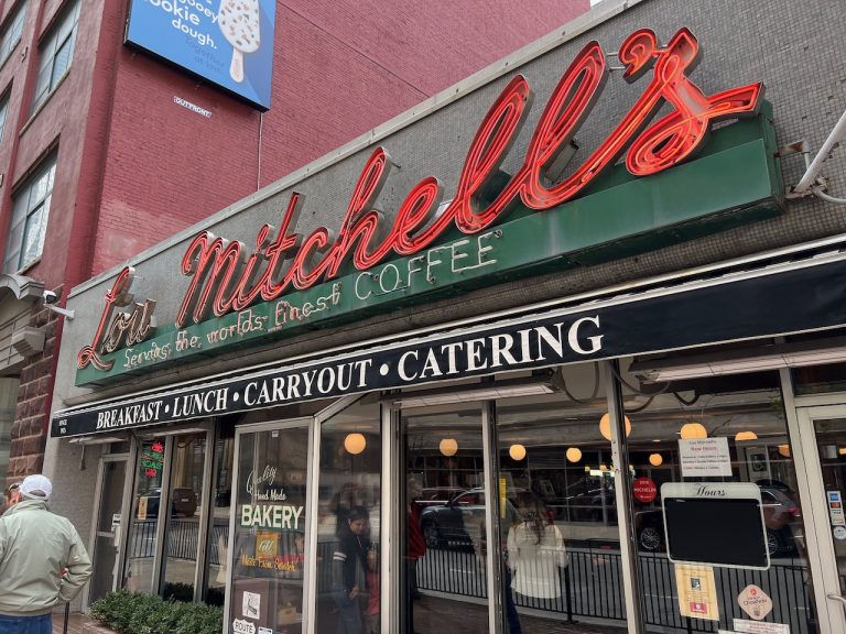Lou Mitchell's Restaurant: A Classic Chicago Diner - Breakfast With Nick