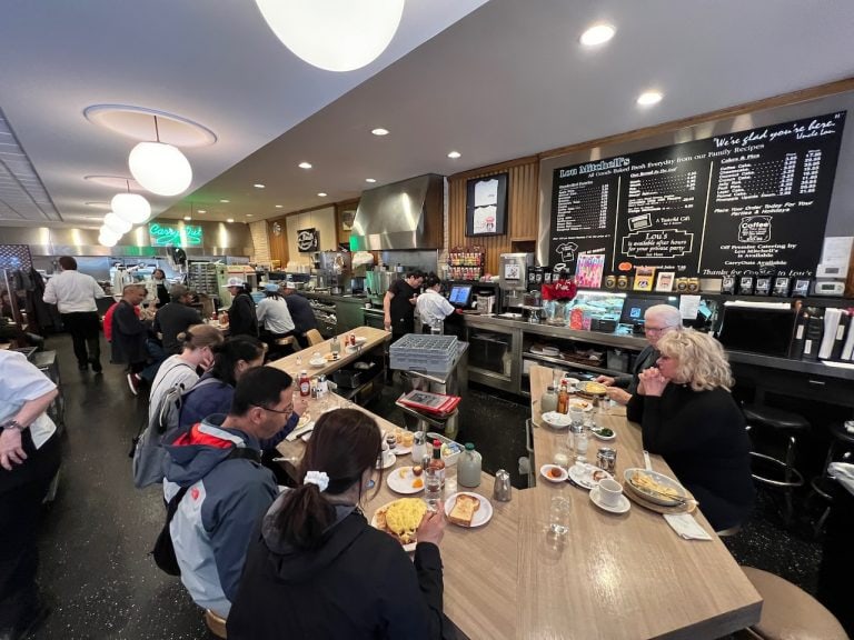 Lou Mitchell's Restaurant: A Classic Chicago Diner - Breakfast With Nick